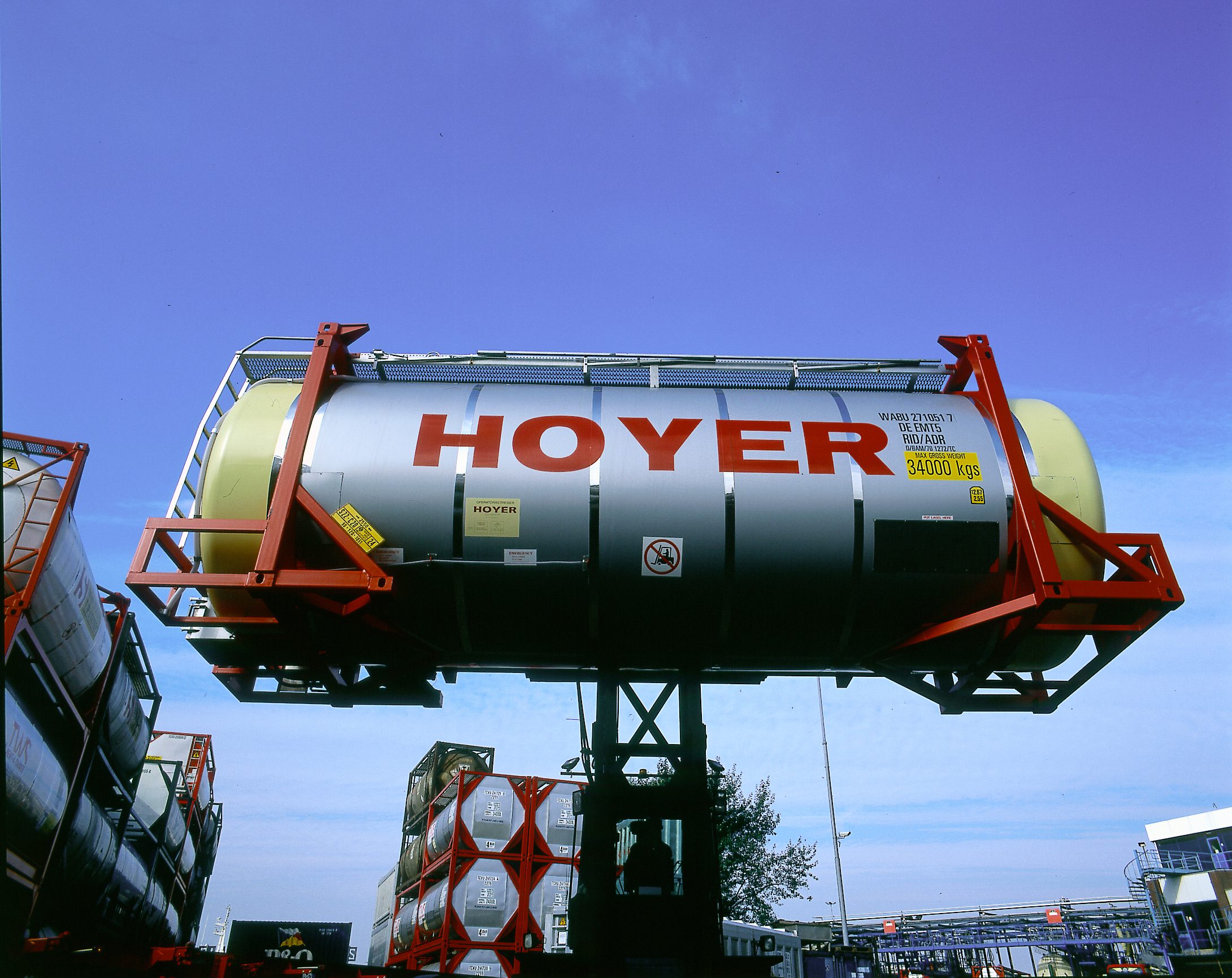 Hoyer tops €1bn | Bulk Distributor