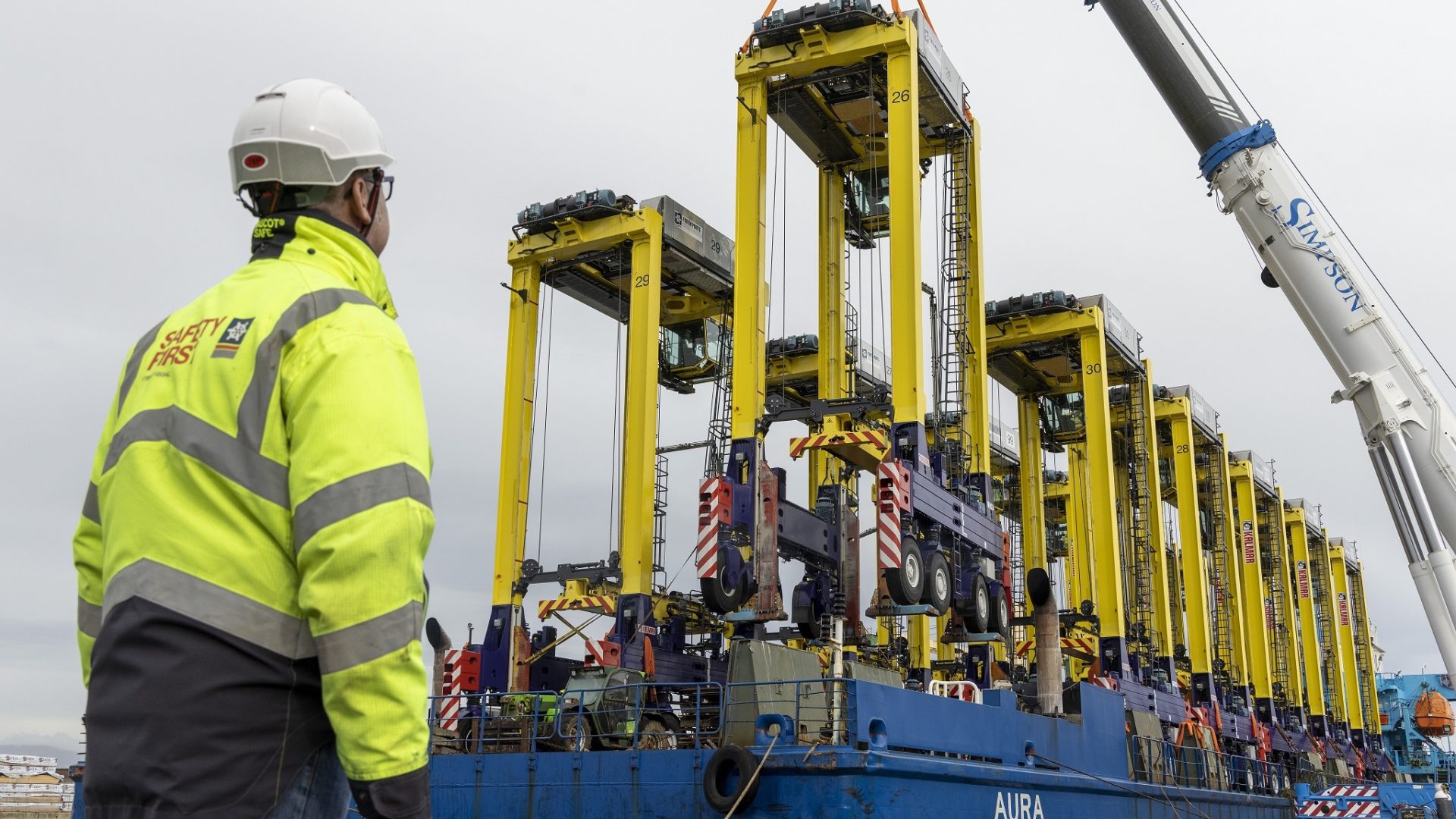 Five straddle carriers arrive in Scotland's largest container terminal ...