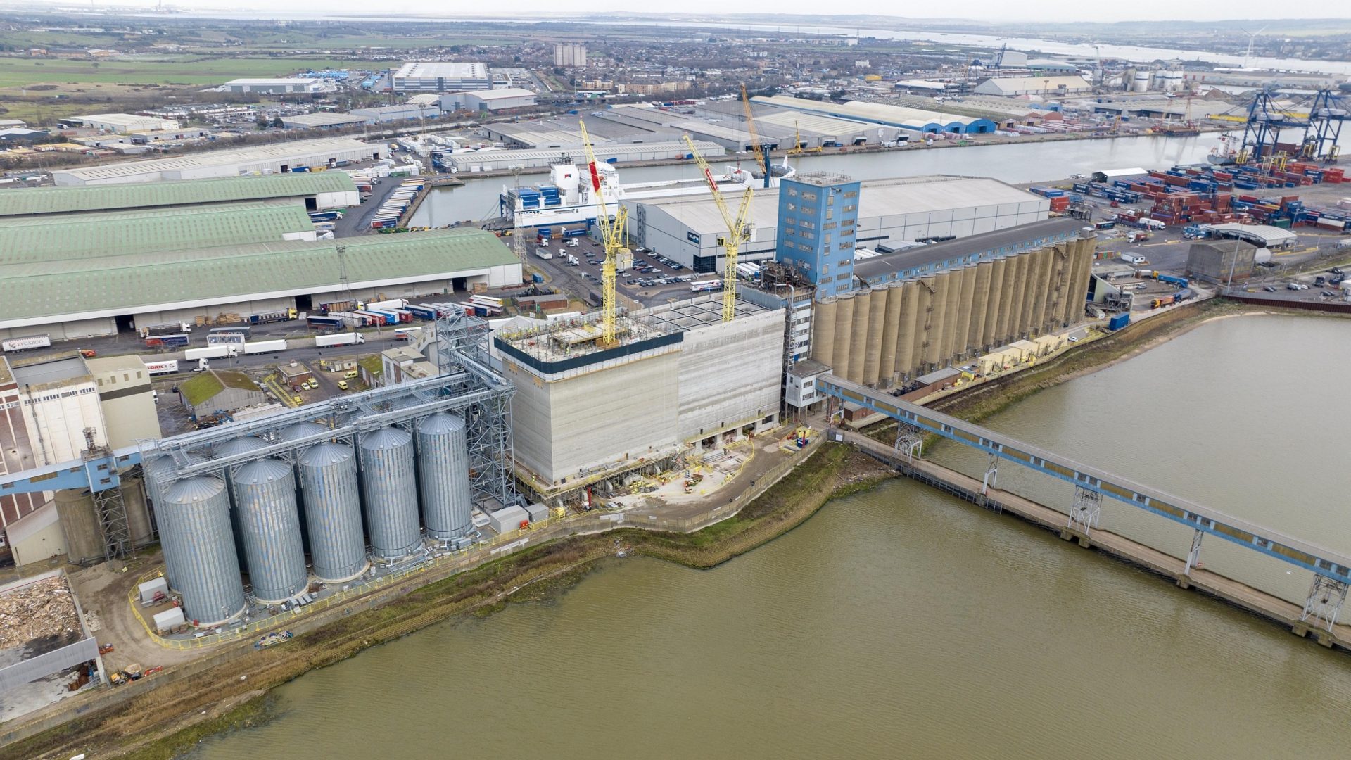 New metal silos and flat store at Port of Tilbury’s terminal | Bulk ...