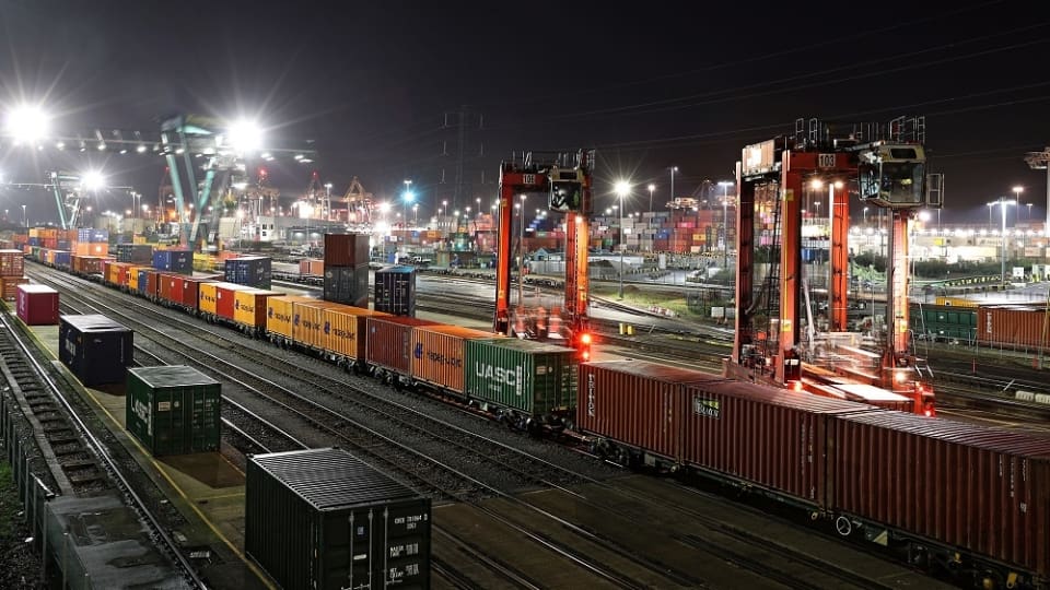 DP World achieves 66% increase in freight from road to rail – Bulk ...