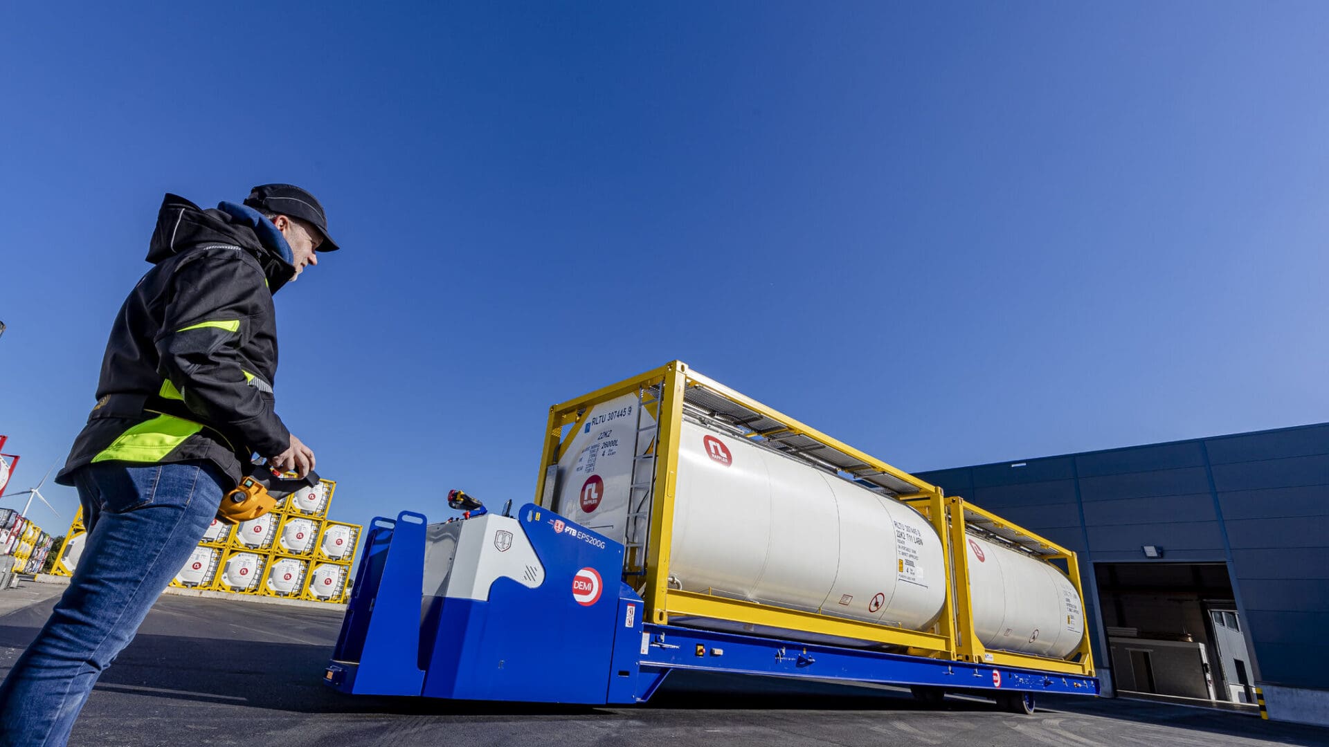 Demi’s new container mover – Bulk Distributor